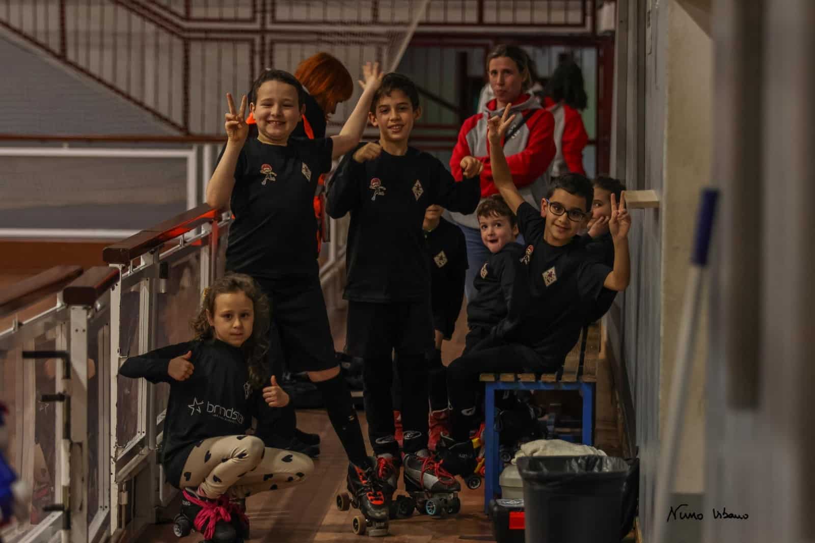 Há cada vez mais meninas a aprender a jogar hóquei em patins no Leiria ...